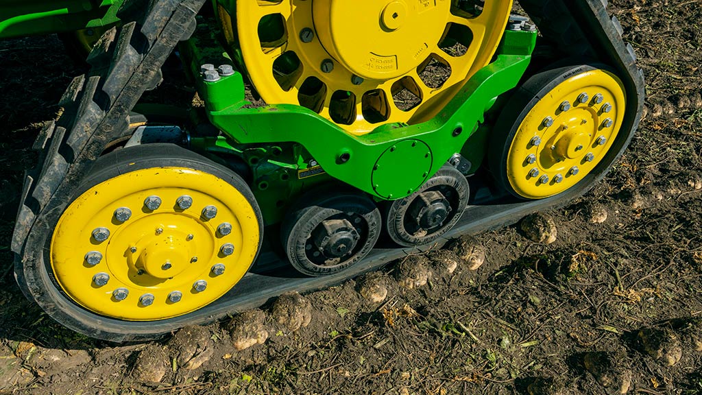 8R, 8RT, and 8RX Implement Versatility | John Deere New Zealand
